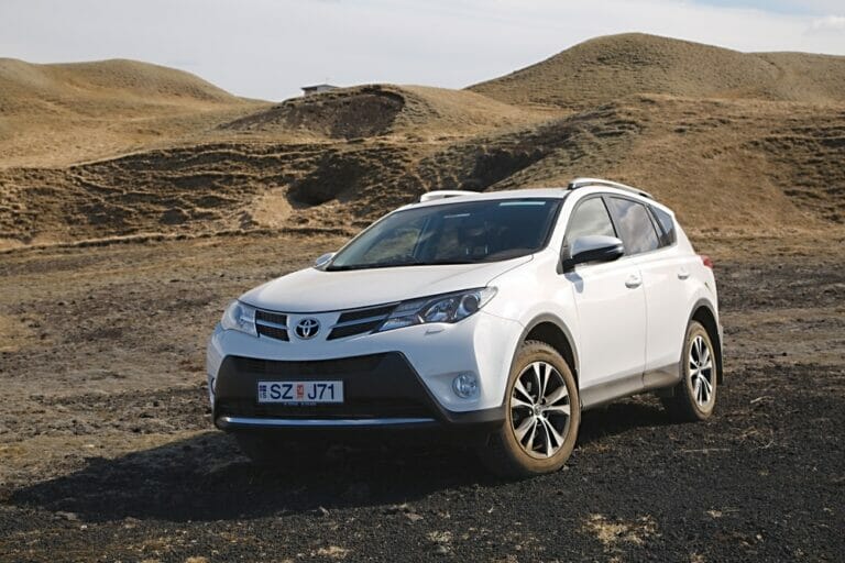 What is the Difference Between RAV4 XLE and XLE Premium